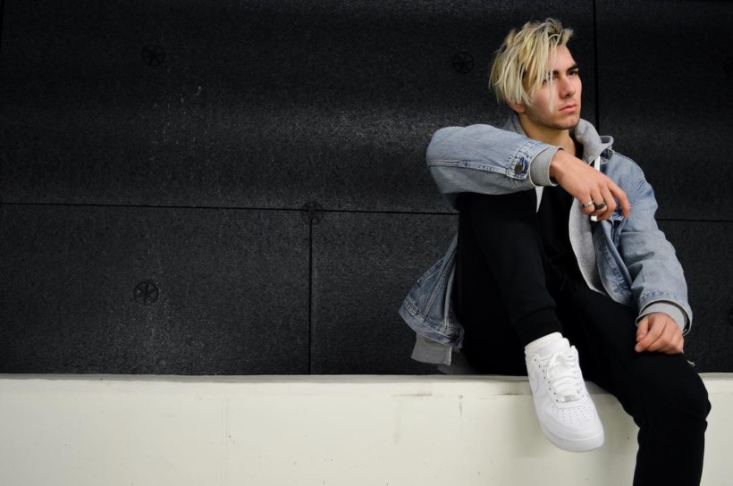 La Air Force One custo de Shayan - Posca - Posca