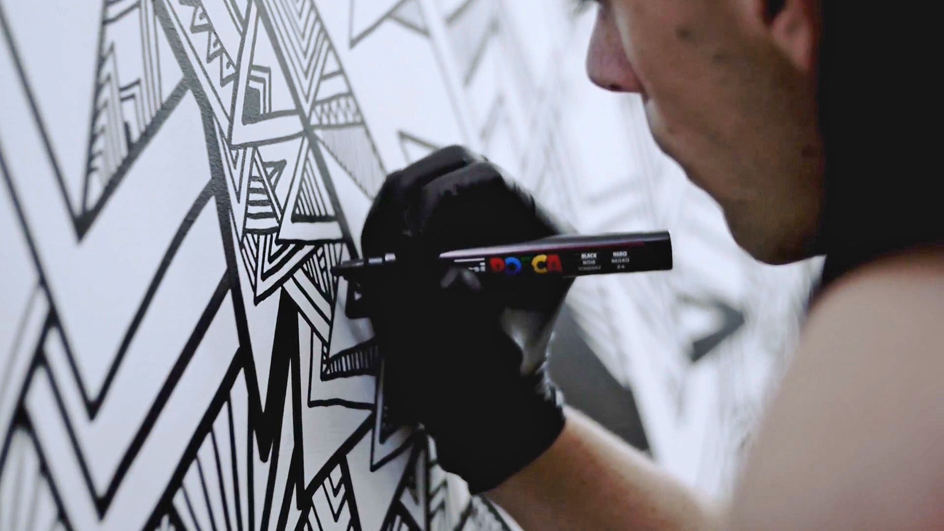 19 heures de doodle par Robbie Anson Duncan - Posca - Posca