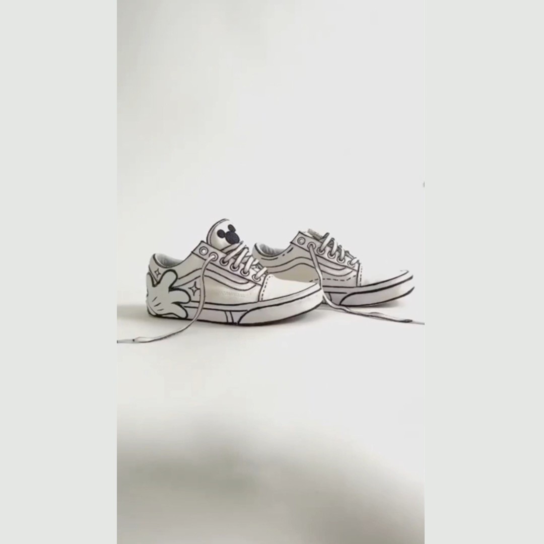 Belle custo de sneakers, iconique et ironique avec... - Posca - Posca